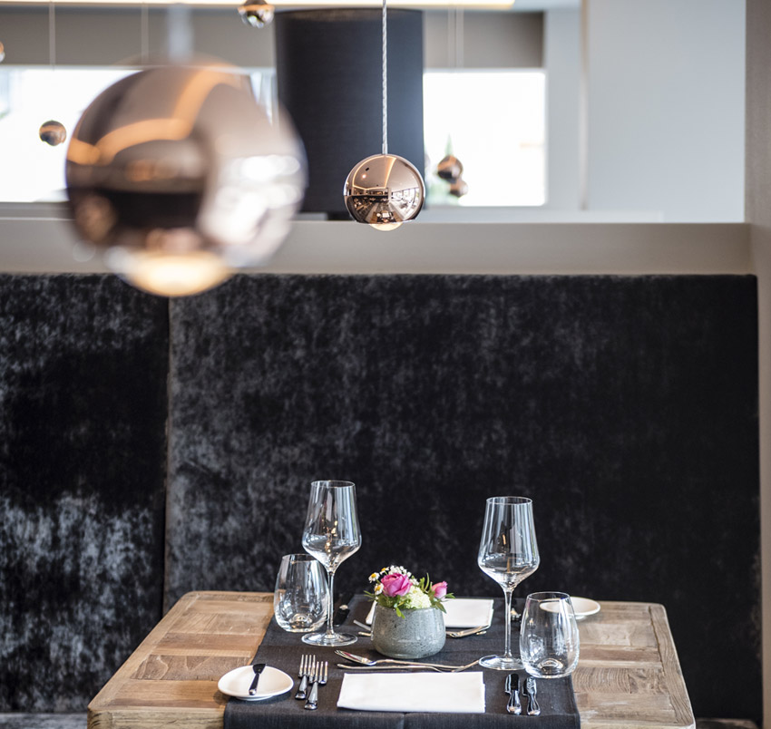 Rotatable and tillable LED suspension lamp Spider by Lodes